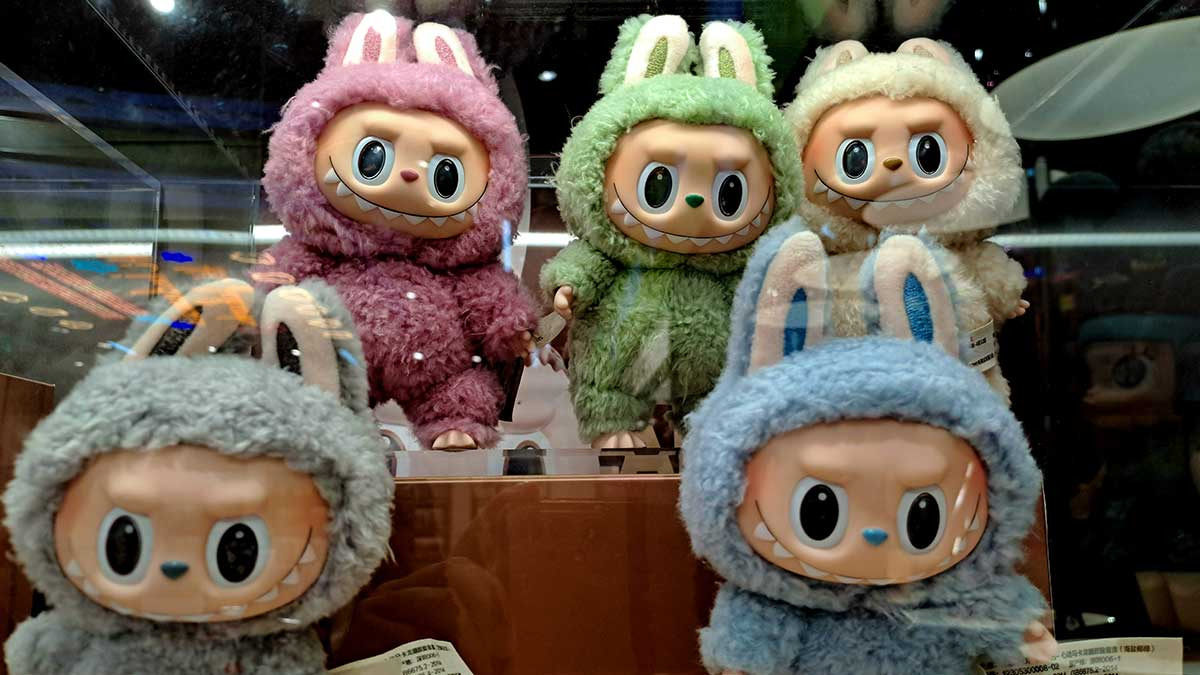 Labubu, el elfo monstruoso que conquistó al mundo: historia y furor del ...